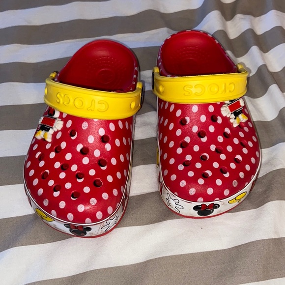 CROCS | Shoes | Disney Kids Croc Shoes Minnie Mouse Theme Parklight Up ...